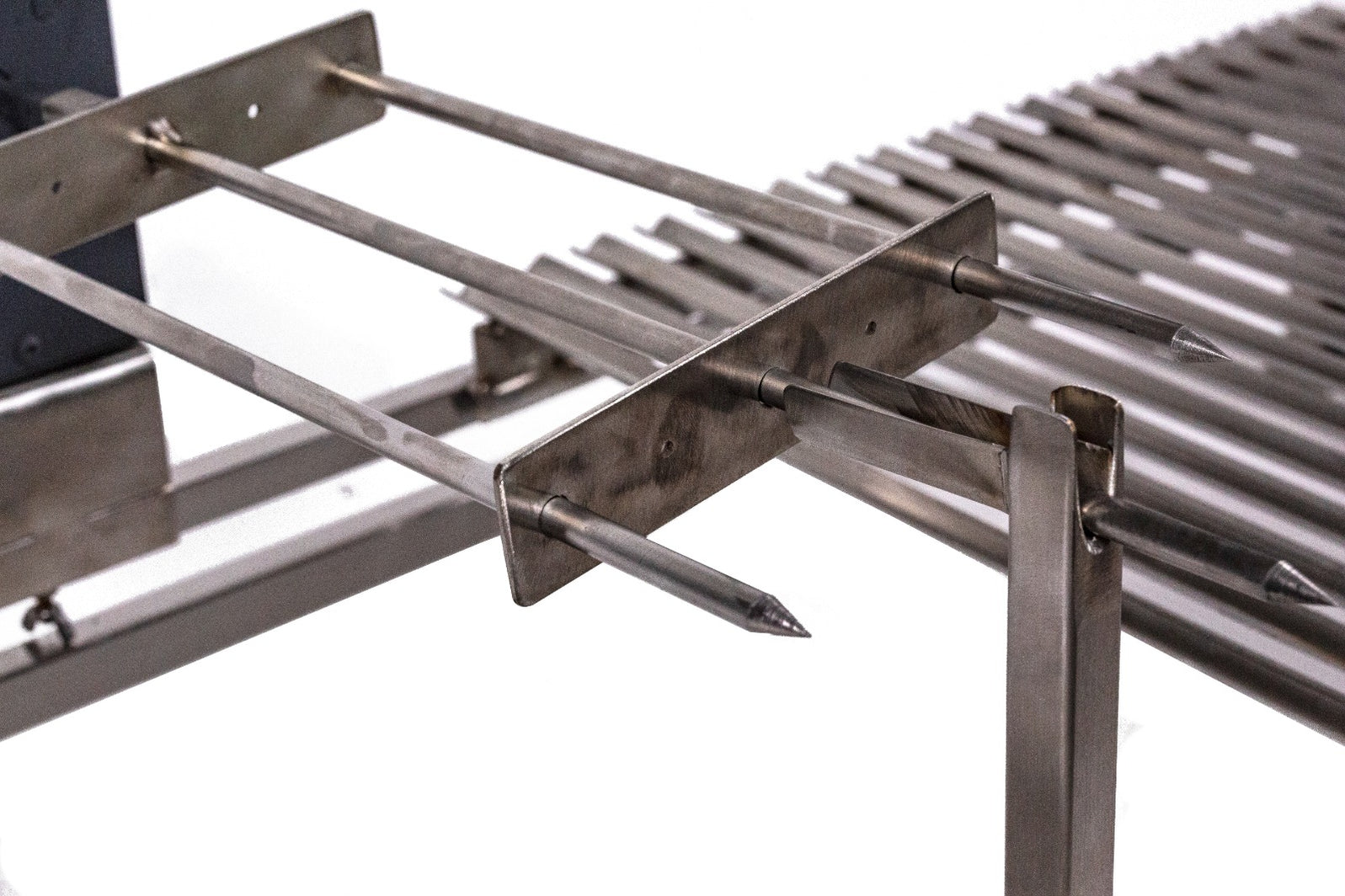 Espiedo Frontal — Varvacoa - Parrillas, Quinchos, Asados y más.